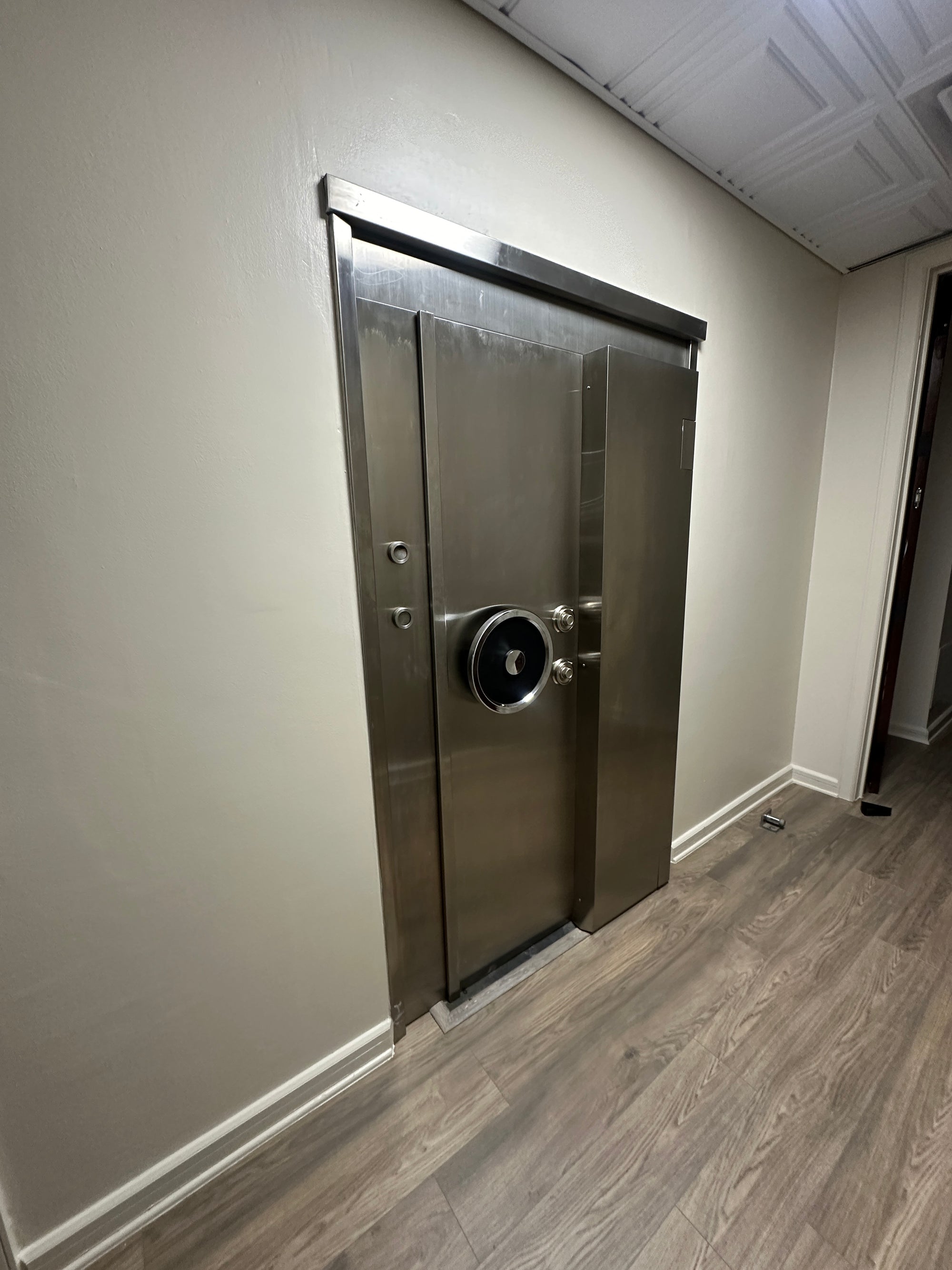 Safe deposit box - 3″ x 10″ x 21″