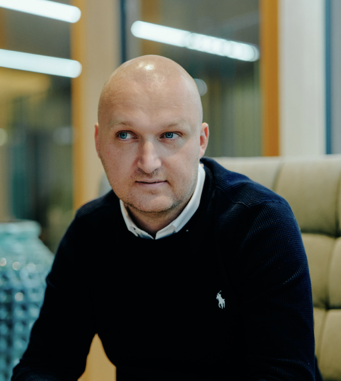 Jonas, CEO